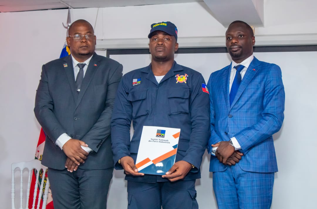 Haïti - Industrie: le ministre James Monazard inaugure un centre d ...