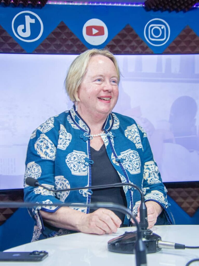 Allison Lee échange avec l’équipe de Vant Bèf Info